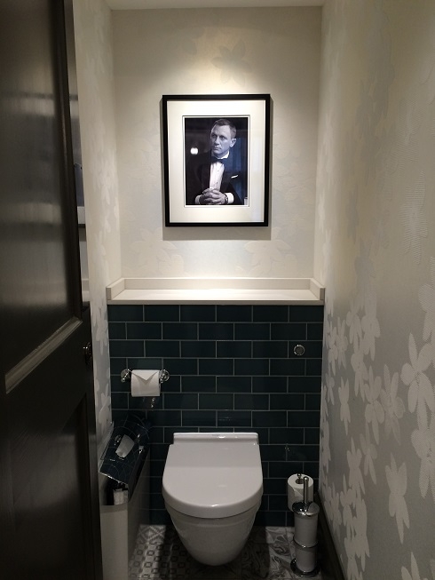 Baths in hotel bedrooms and transparent loo doors - treat or travesty ...